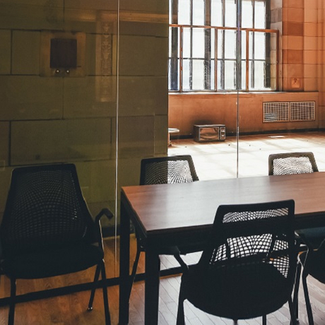 The difference between single-layer glass partition and double-layer ...